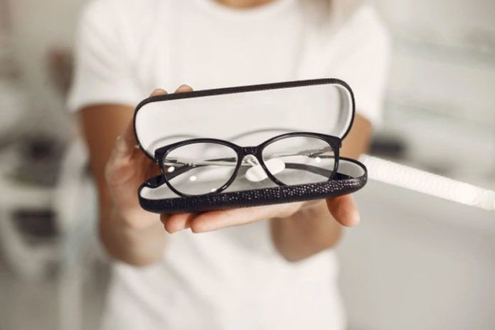 10 Common Problems With Glasses That Affects Health & Wellness- Find ...