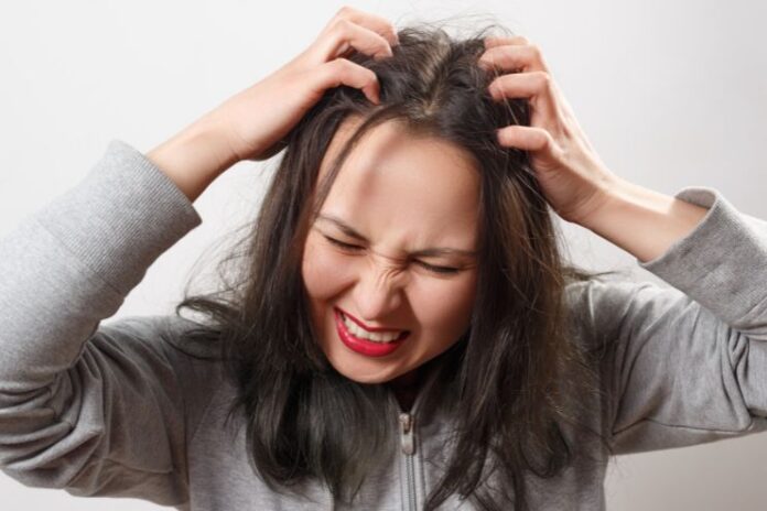 The Ultimate Guide to Scalp Detoxing: Why and How to Do It
