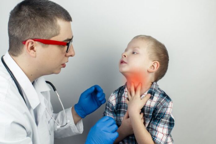 8 Signs and Symptoms of Tonsillitis